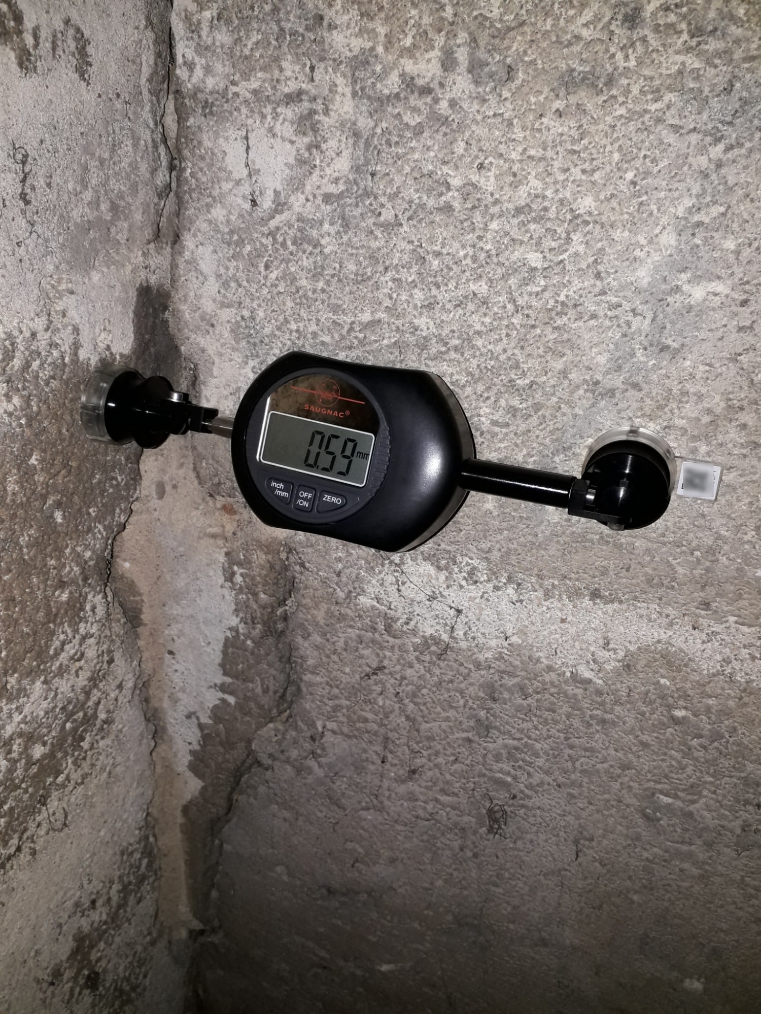 E1 gauge - Digital crackmeter / crack monitor