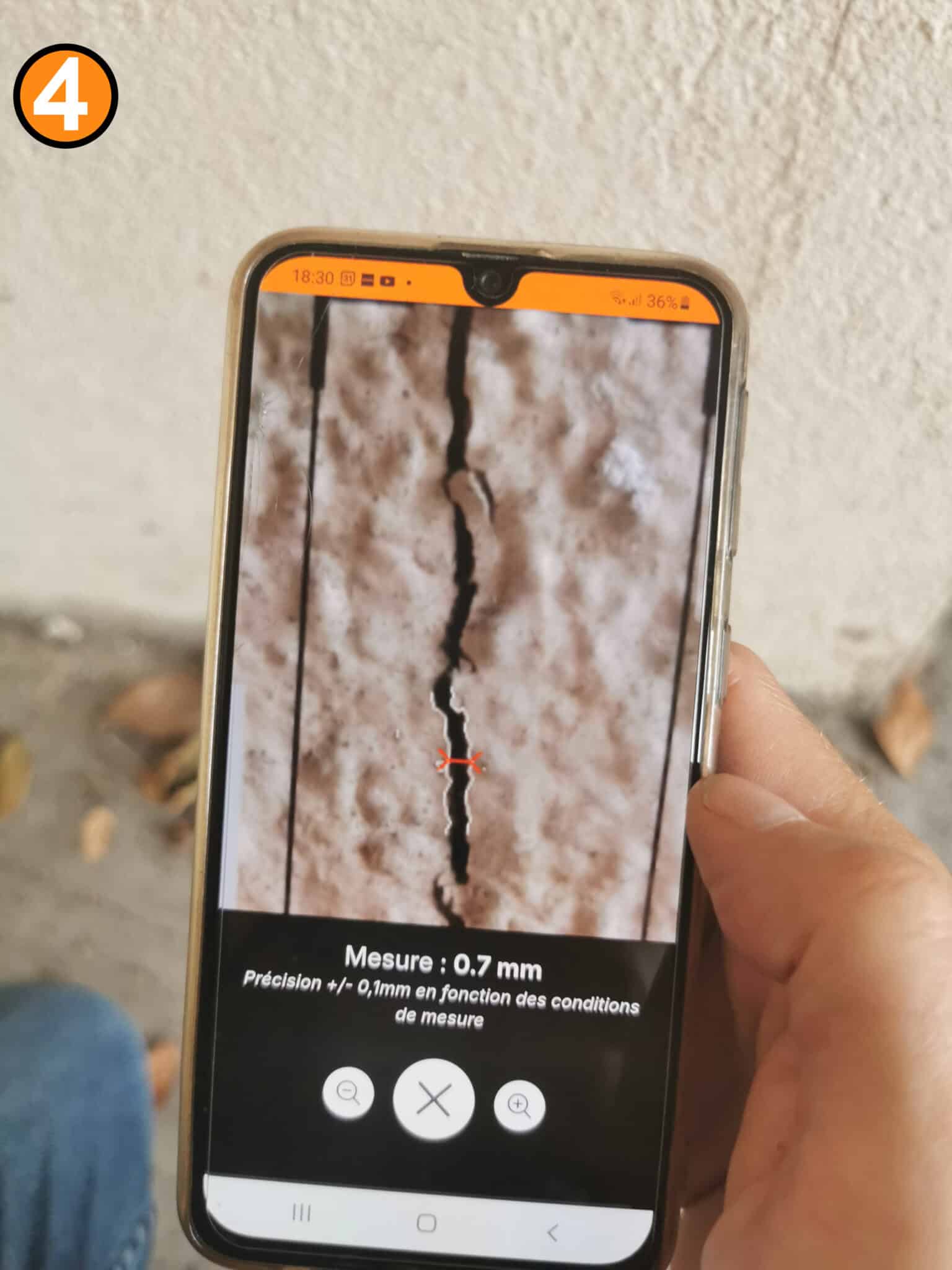 Crack ruler - Measuring the width of cracks