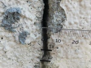 Crack ruler - Measuring the width of cracks