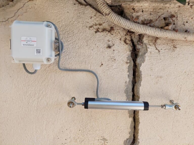 R2 Gauge – Large-range connected crack monitor